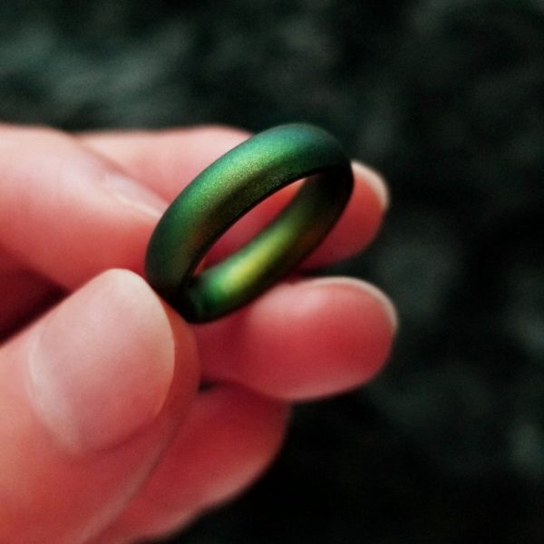 10 Beautiful Silicone Wedding Rings That Look Like Real Metal