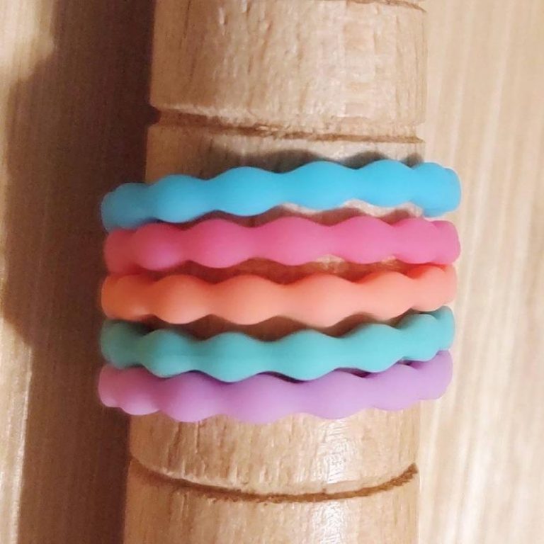 10 Sweet Stackable Silicone Wedding Rings That Won't Bust Your Budget