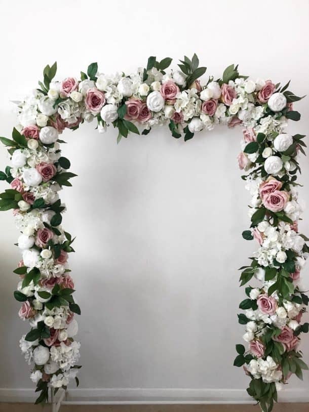 7 Beautiful Wedding Arch Garland Ideas We Just Can't Stop Staring At