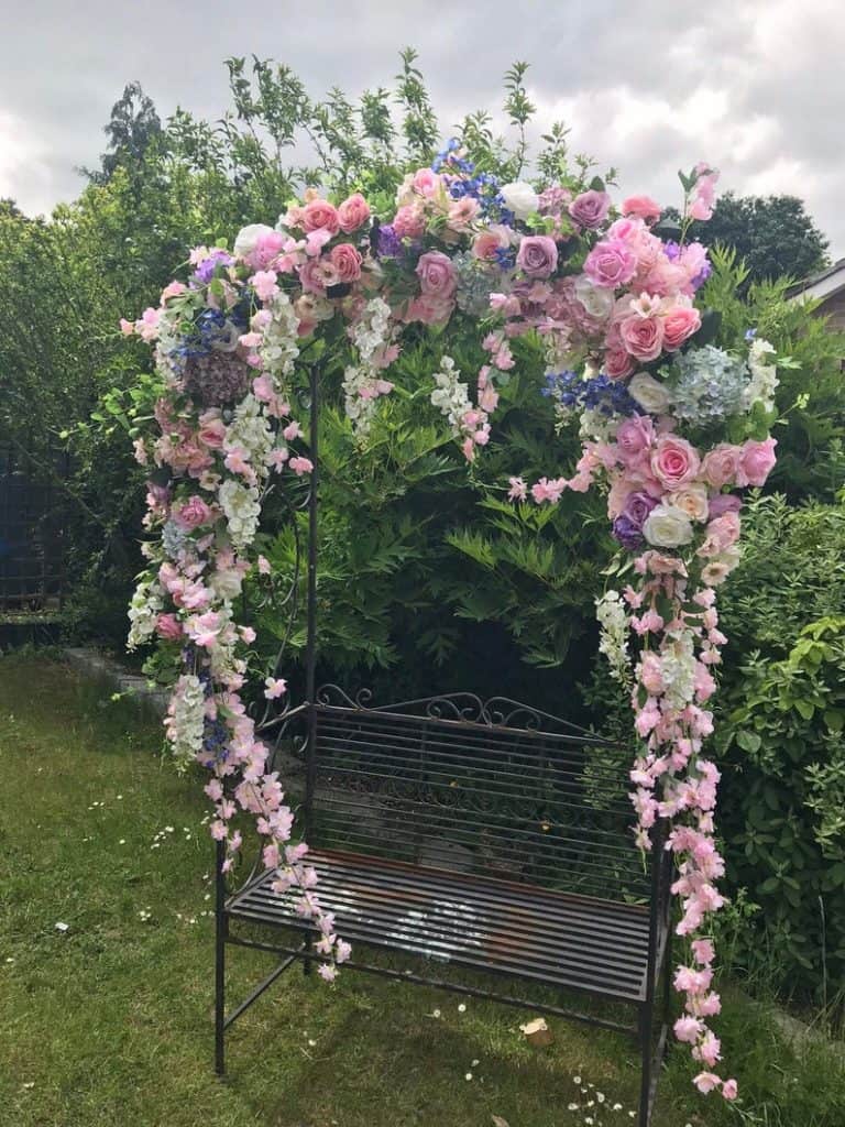 7 Beautiful Wedding Arch Garland Ideas We Just Can't Stop Staring At