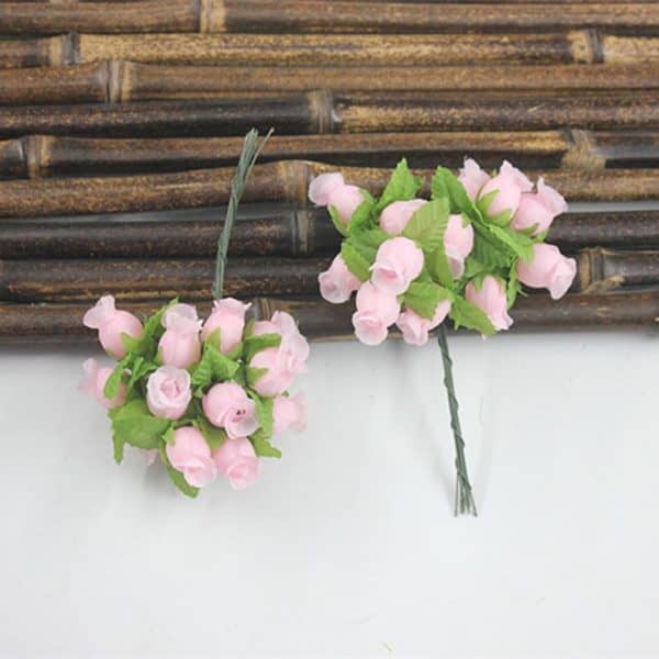 9 Wedding Arch Flower Ideas That Really Bring on the Pzazz