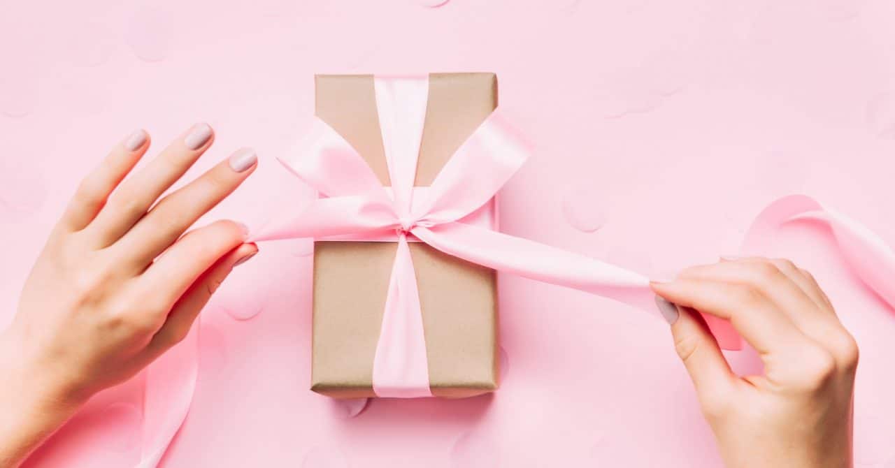 10 Super Cute Virtual Bridal Shower Gifts for Your Guests