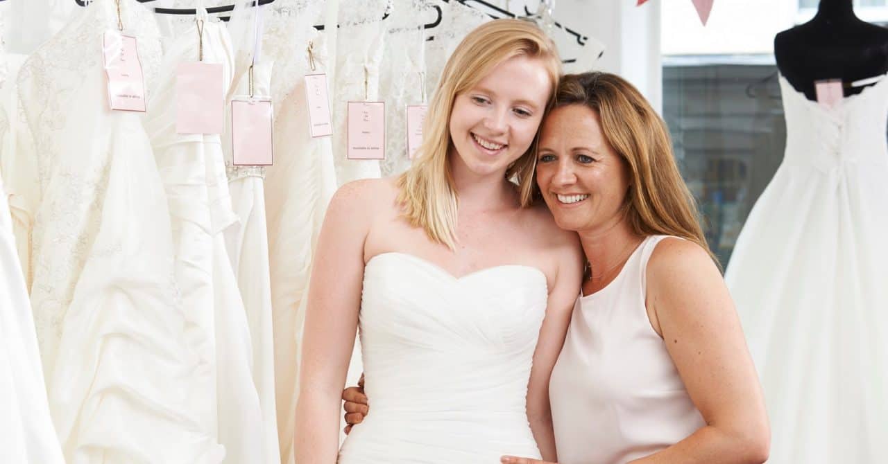 10 Heartwarming Mother of the Bride Personalized Gifts