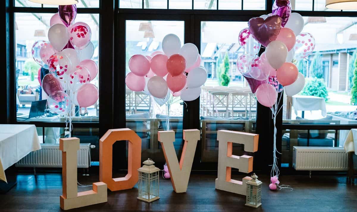 10 Stunning Virtual Wedding Backgrounds & Décor Ideas