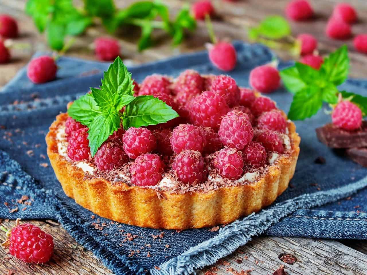 13 Unconventional Wedding Cakes to Add Flair to Your Reception