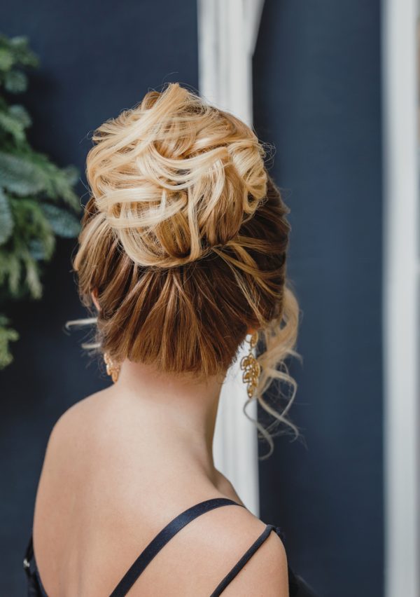 40 Gorgeous Straight Hairstyles for Weddings (Bride's Guide)
