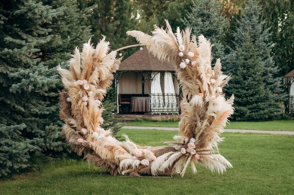 25 Of The Best Rustic Wedding Arch Ideas and Themes