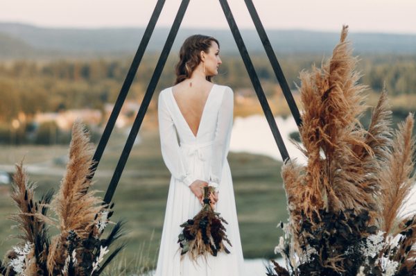 25 Of The Best Rustic Wedding Arch Ideas and Themes