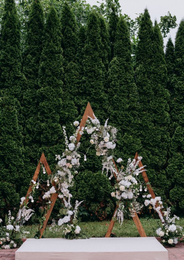 25 Of The Best Rustic Wedding Arch Ideas and Themes