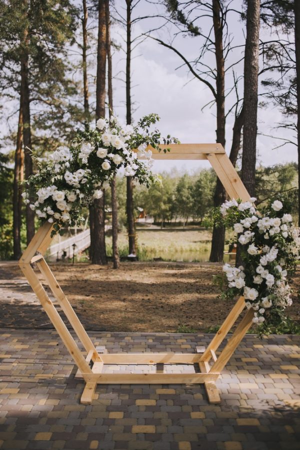 25 Of The Best Rustic Wedding Arch Ideas and Themes