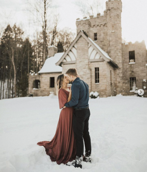 25 Outdoor Engagement Photo Ideas: Inspirations for A Perfect Shoot