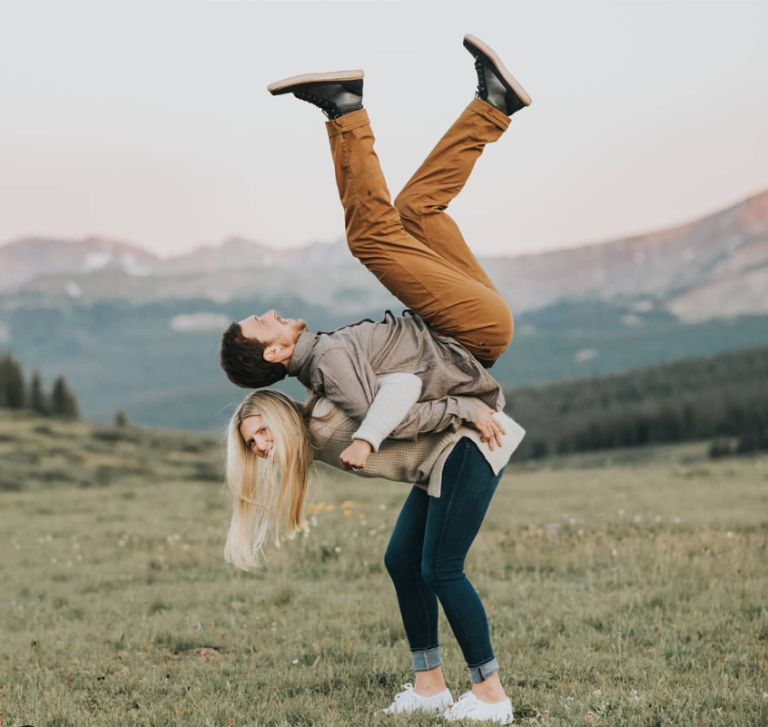 25 Stunning Summer Engagement Photo Ideas for Timeless Love