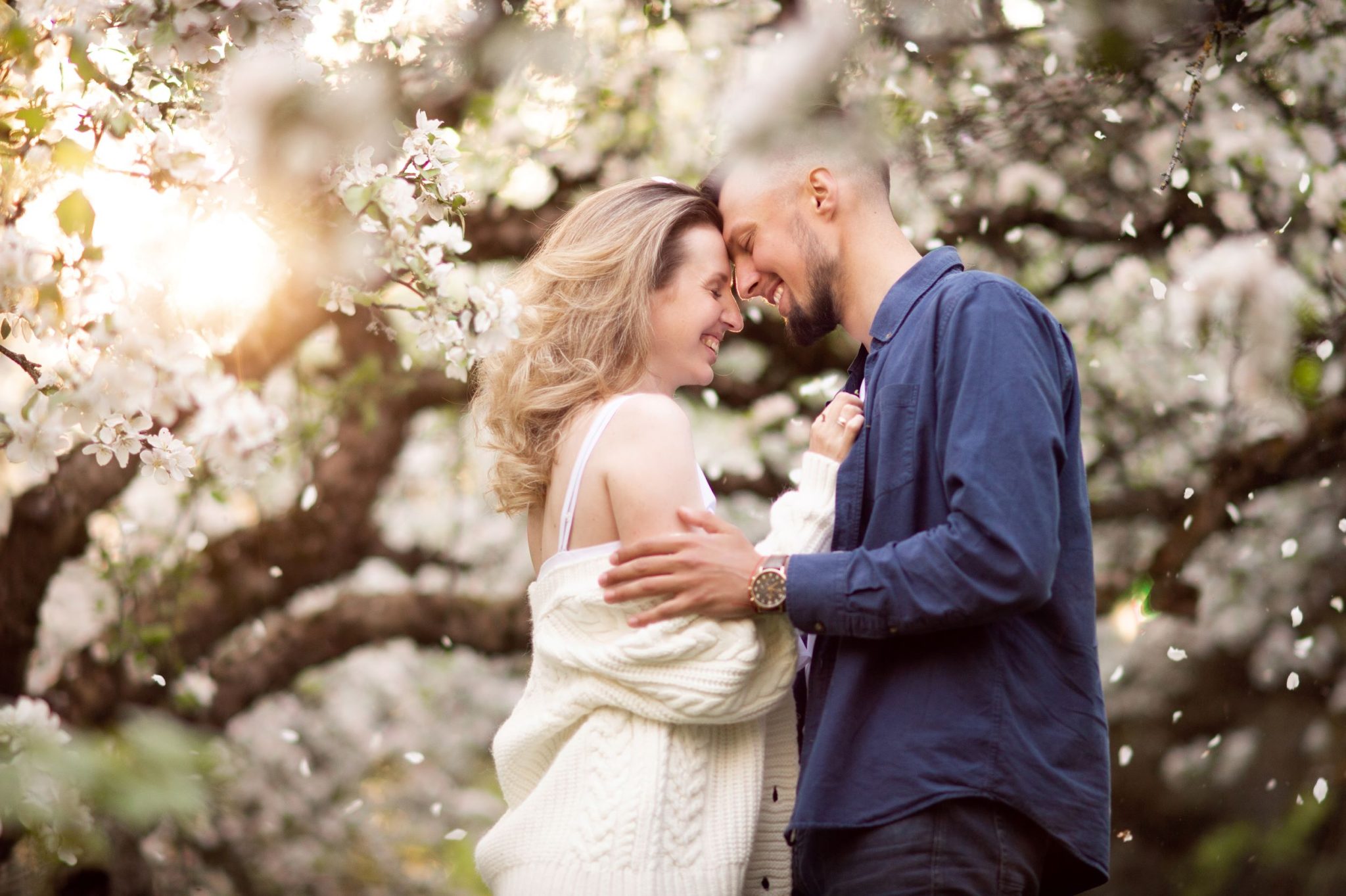 25 Unique Engagement Photo Ideas: A Guide to Capturing Your Love