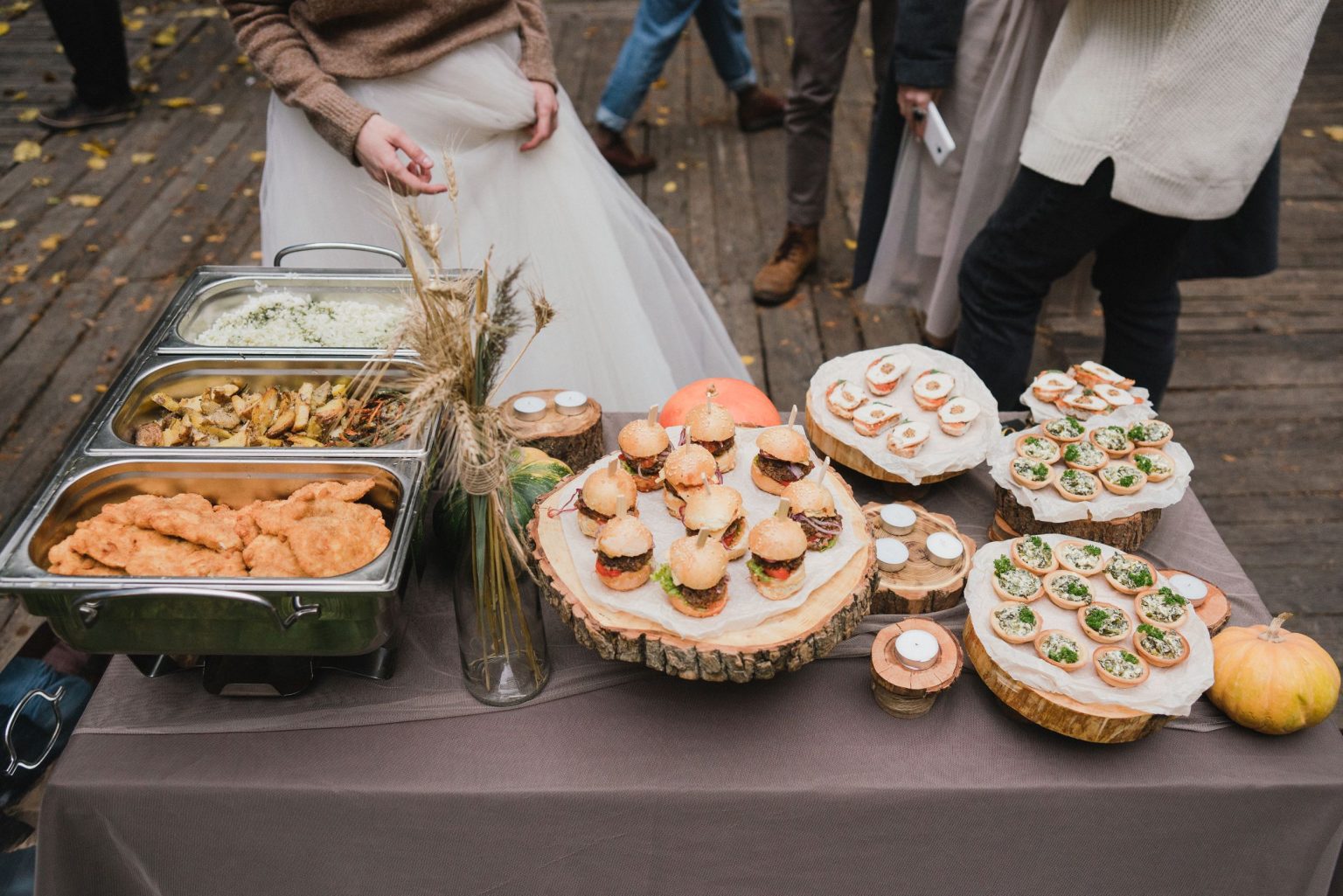 25+ Wedding Reception Buffet Menu Ideas on a Budget