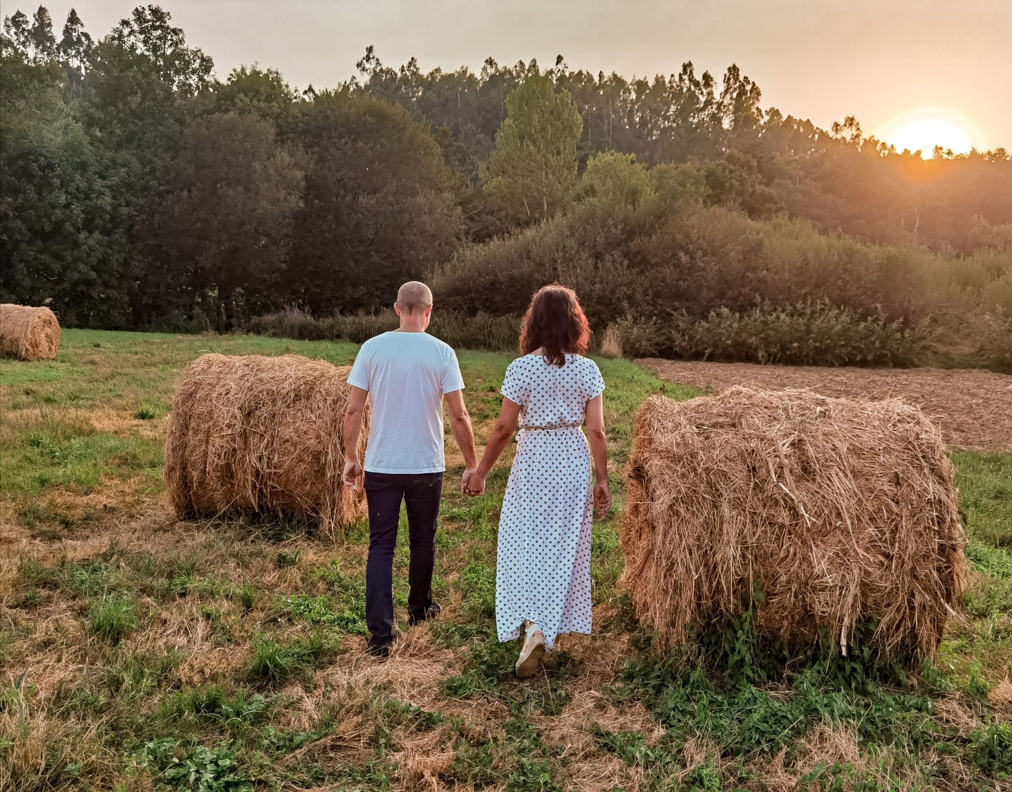 25 Rustic Engagement Photo Ideas: Capture the Charm of Nature and Love
