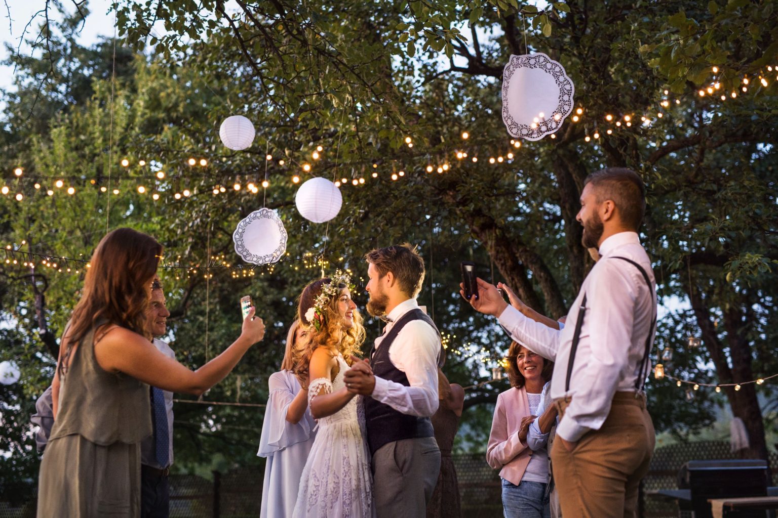 16 Magical Small Backyard Wedding Ideas For an Intimate Celebration