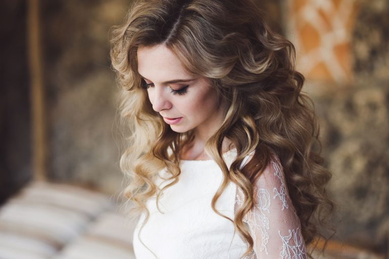 40 Gorgeous Straight Hairstyles for Weddings (Bride's Guide)