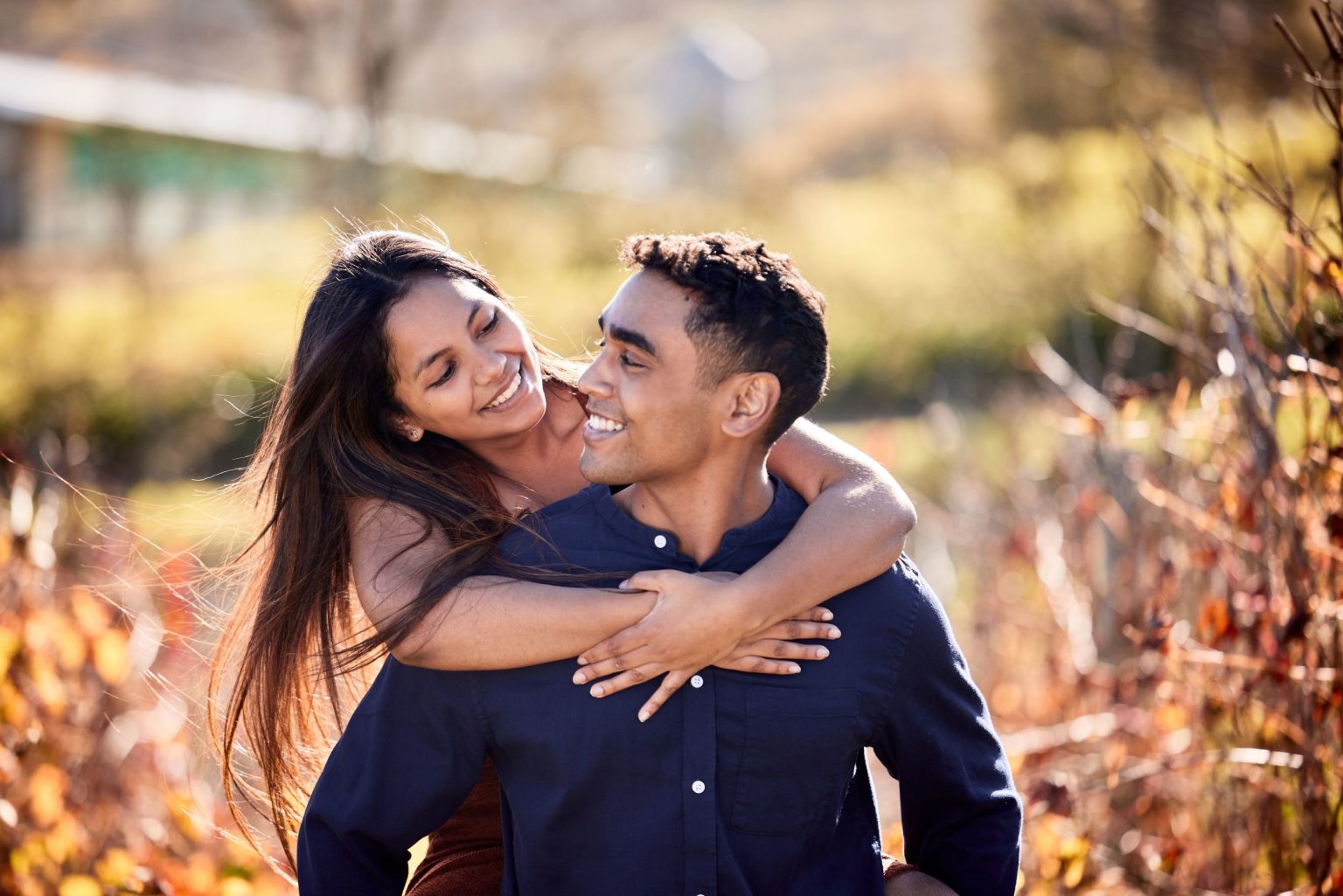 25 Outdoor Engagement Photo Ideas: Inspirations for A Perfect Shoot