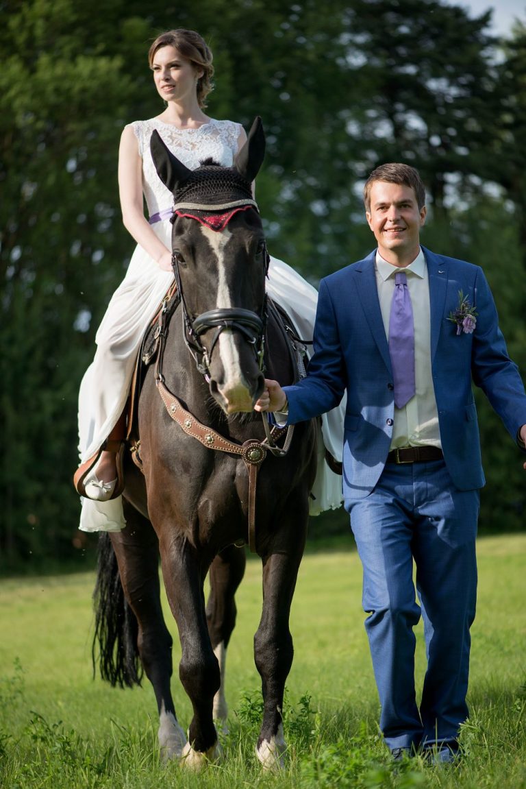32 Non-Traditional And Amazing Wedding Ceremony Ideas