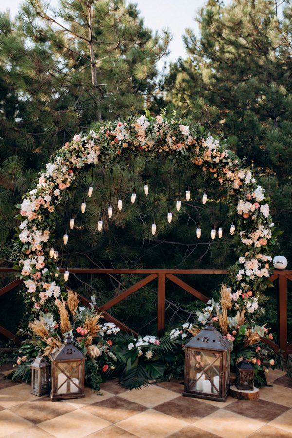 25 Of The Best Rustic Wedding Arch Ideas and Themes