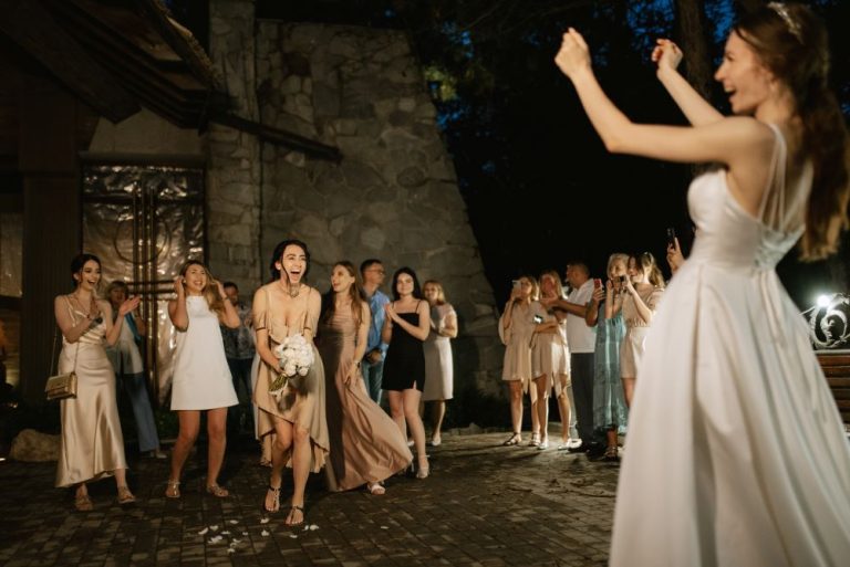 What to Wear to a Civil Wedding: Best Outfit Ideas for Guests