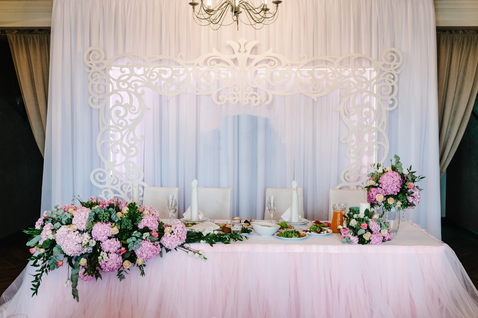 Decorating Ideas for Bride and Groom Table: 15 Best Tips and Inspiration