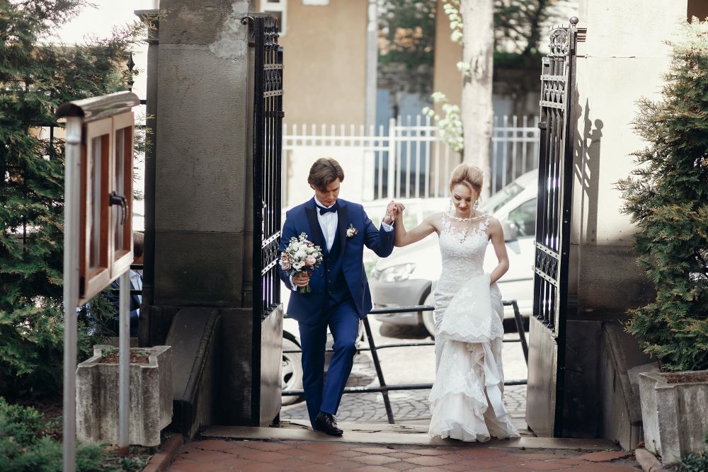 Bride and Groom Exit Ideas: 15 Unique and Memorable Ways