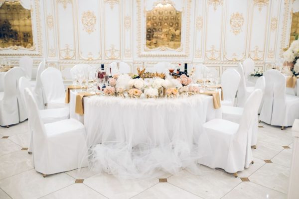 15 Creative and Elegant Bride and Groom Table Ideas for a Stunning ...