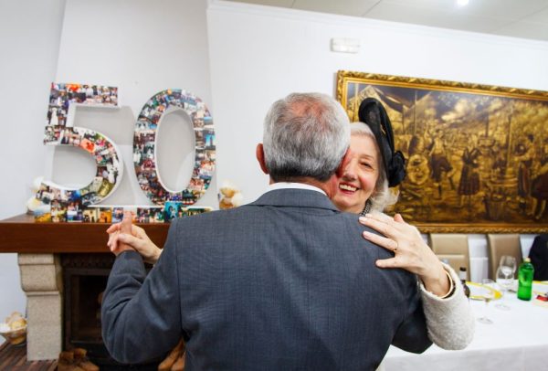 50th Wedding Anniversary Party Ideas for Parents: Best Ways to ...