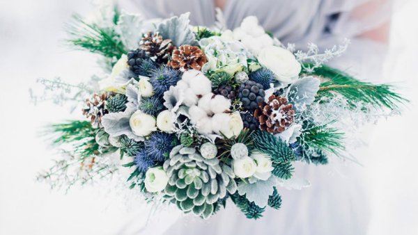 30 Stunning Winter Floral Arrangements for Weddings
