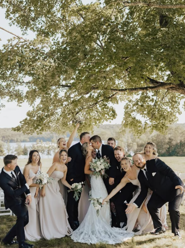 25 Must-Have Wedding Day Photos to Capture Every Moment
