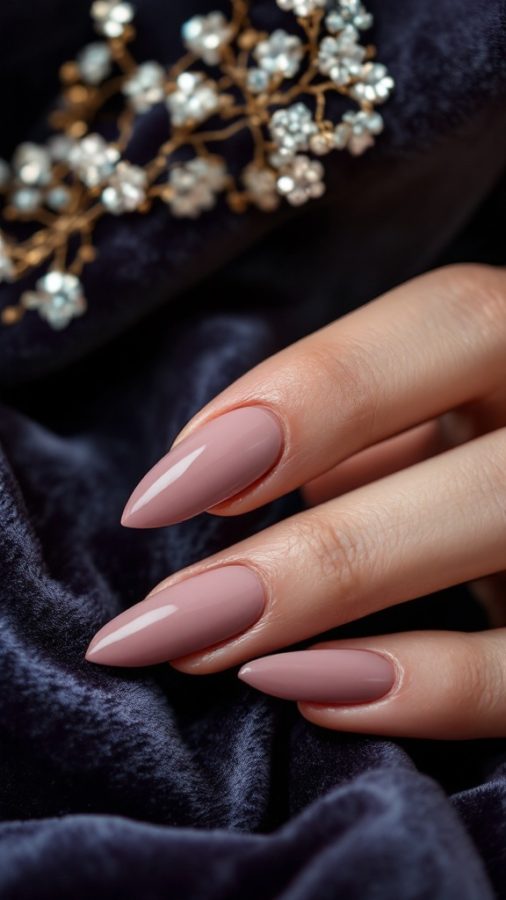 22+ Stunning Wedding Nail Ideas for the Mother of the Groom