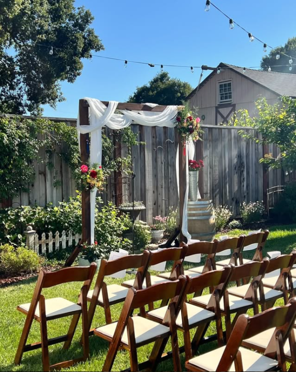 28 Creative Backyard Wedding Ideas on a Budget