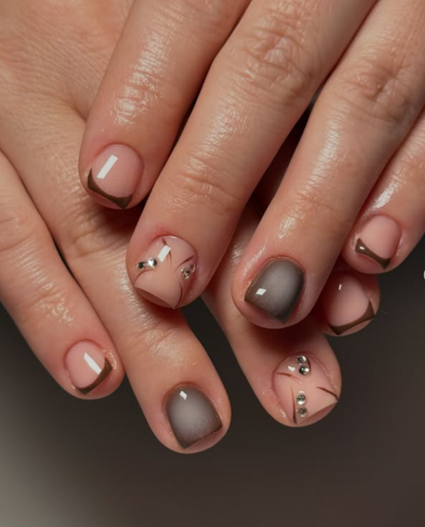 20 Stunning Short Wedding Nail Ideas for Brides